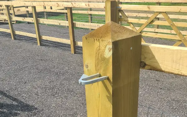 Gate Posts & Accessories